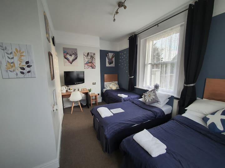 Spacious Self-contained Flat - Slough Near Airport - Slough