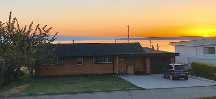 Peaceful Ocean View Home - Powell River