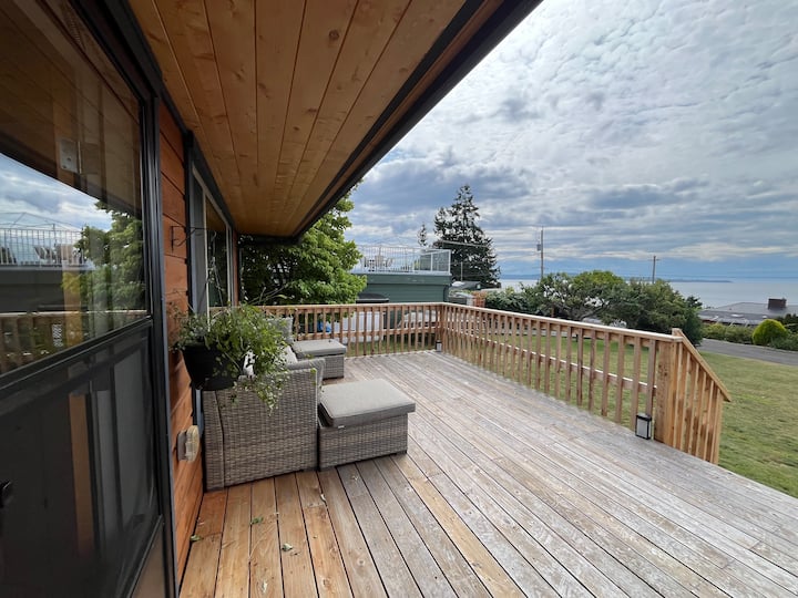 Ocean View 1 Level Sleeps 6 Quiet + Central - Powell River