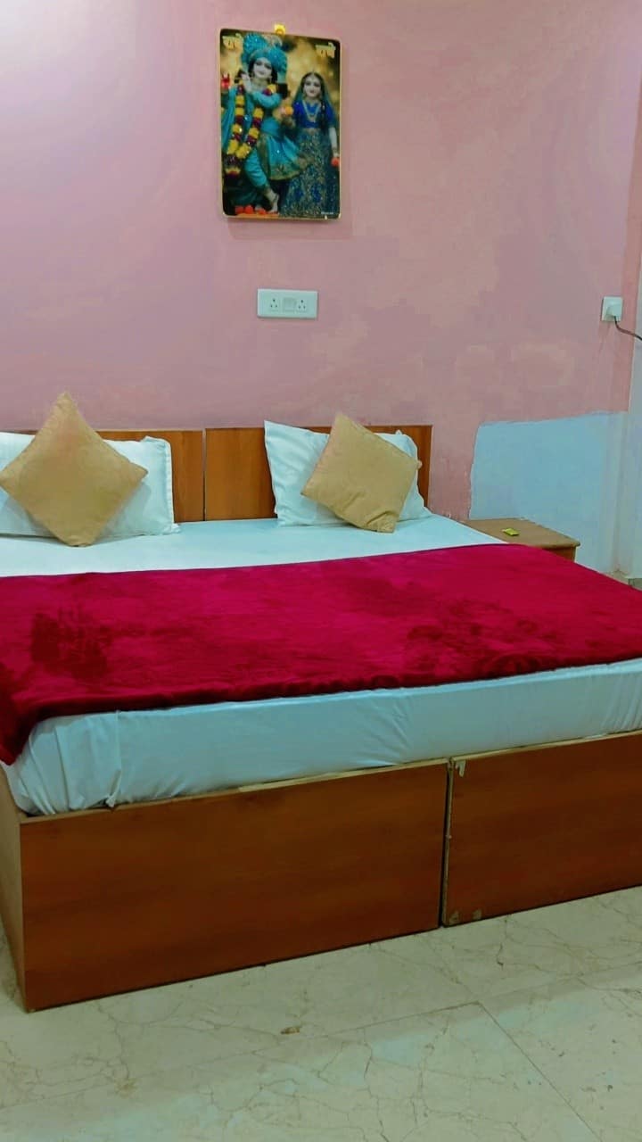 Radha Madhav Deluxe Residency - Vrindavan