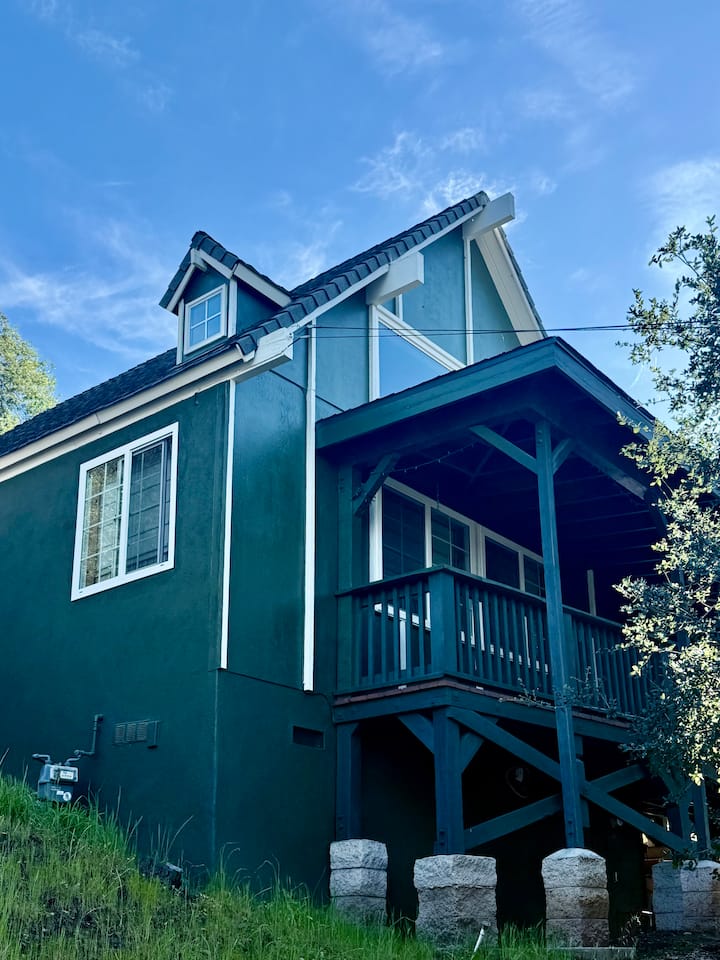 Storybook Cottage | Custom Home | Mountain View - 紹曾德奧克斯
