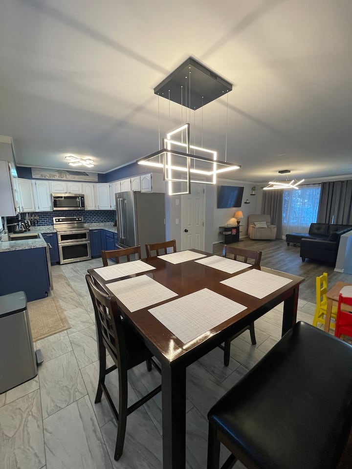 Green Aurora | 3 Bed, 2 Bath | Laundry | King Bed - Fairbanks, AK