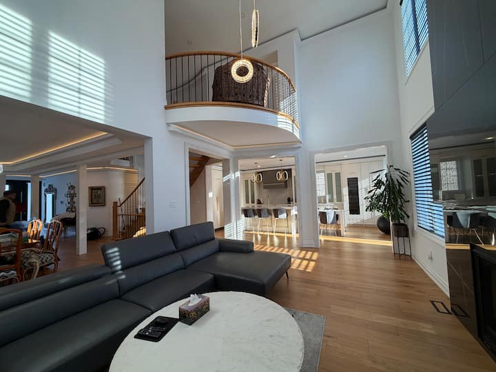 Custom Home! Gym, Sauna, Perfect For Hosting! Wow - Ontario