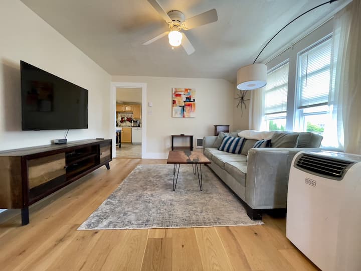 Convenient 2 Bedroom - Centrally Located - Tacoma, WA