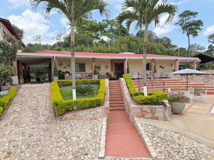 El Edén: Paraíso Tropical Con Piscina Privada - Girón