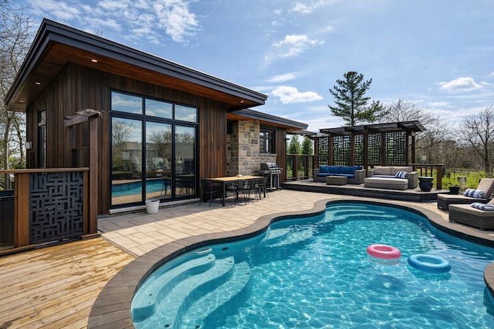 Modern Wine Country Escape W/pool, Hot Tub & Games - Beamsville