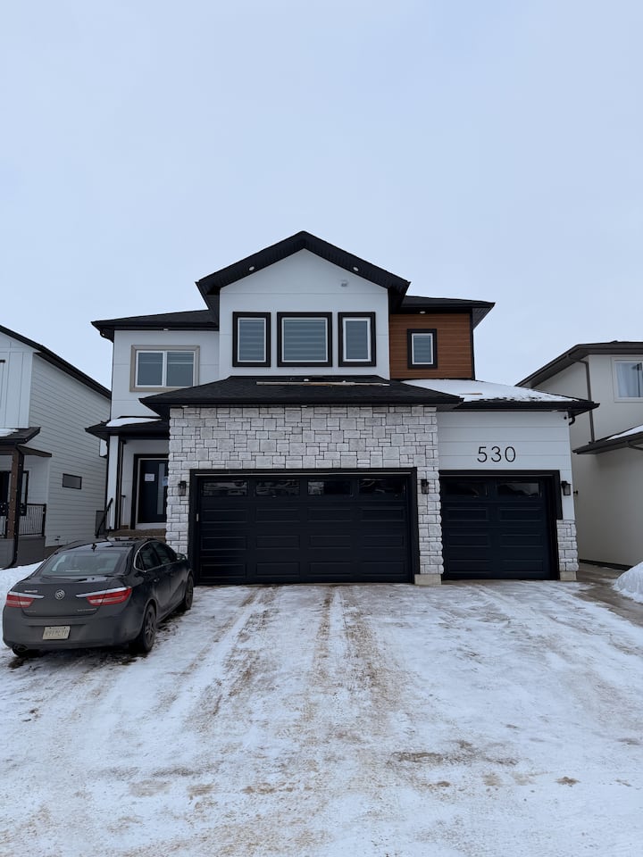 Private And Comfortable 2-bedroom Suite - 薩斯卡通