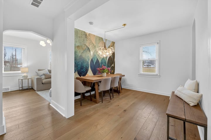 Contemporary Cottage West | 3bd | Detroit Dtw A2 - Westland, MI