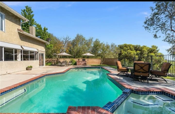 Mountain View Pool Retreat | 5 Beds | King Bed - Orange County, CA