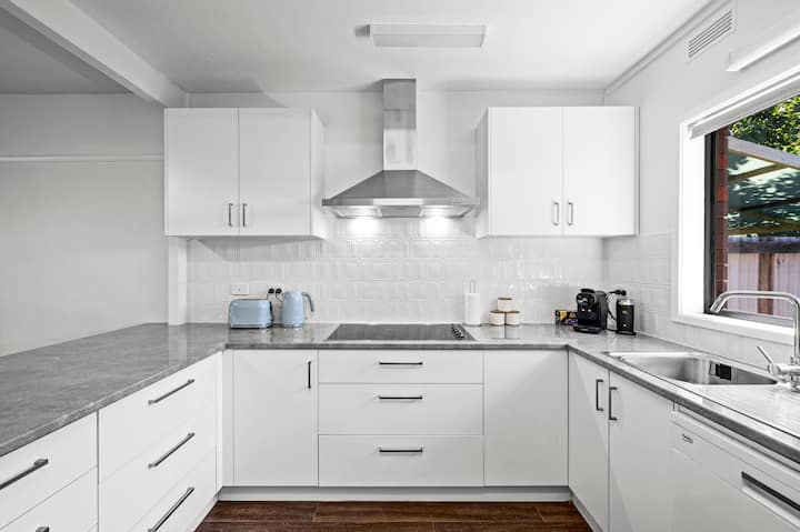 Cozy Church St Stay - Benalla