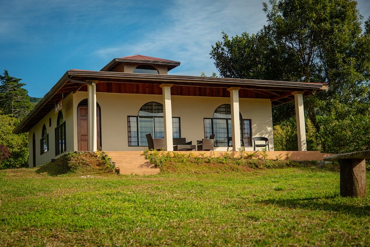 Casa Mía
Preciosa Casa Cerca Del Volcán Poás - Bajos del Toro