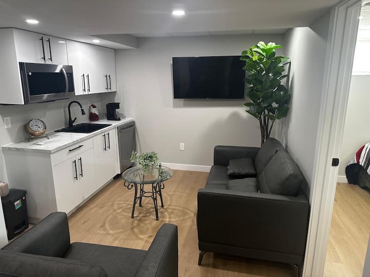 Comfortable And Cozy 2-bedroom Basement Suite - Winnipeg