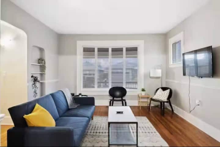 Luxury 4br Retreat W/ Basement | Central Windsor! - Windsor