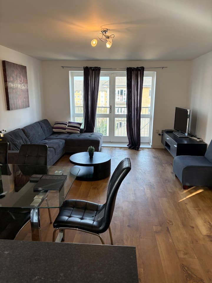 A Very Spacious Apartment Enough To Host A Family - Slough