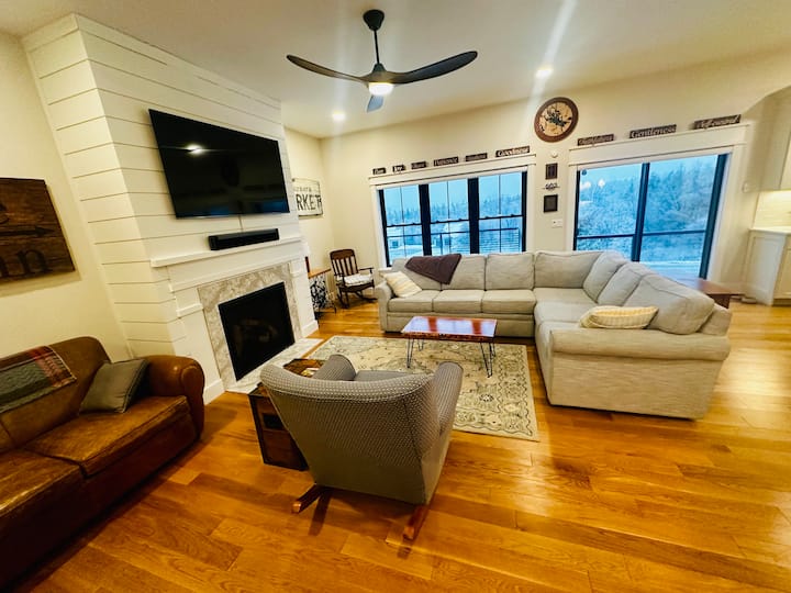 Buddy's Bed & Breakfast-queen Room - Laconia, NH