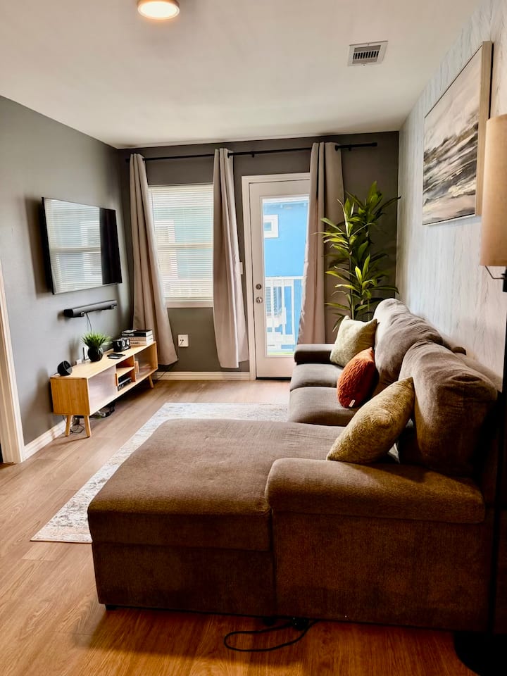 Rare Find In Greater 3rd Ward |2br + Balcony - Houston