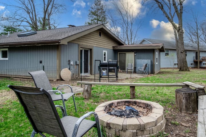 3/1 Wooded Nature Retreat Near Lakes And Skiing - Fox Lake, IL