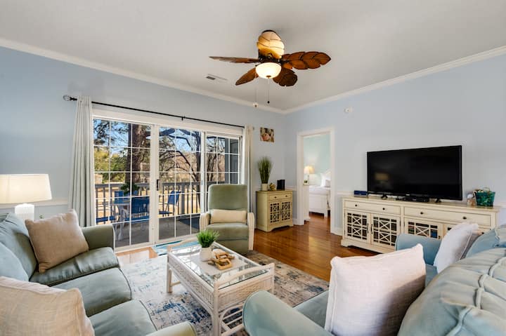 Sunny Coastal Getaway | Balcony Views & Pool - Little River, SC