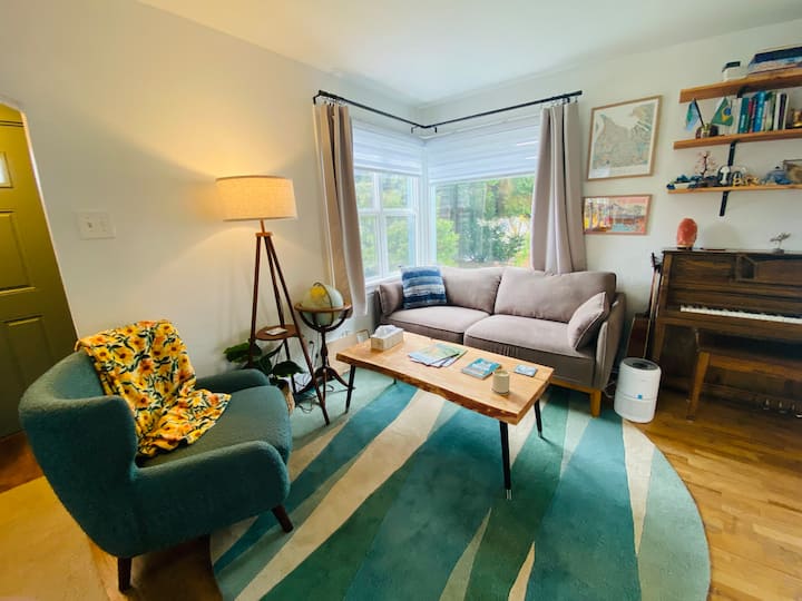 Charming Tacoma Home - Central & Family Ready - Tacoma, WA