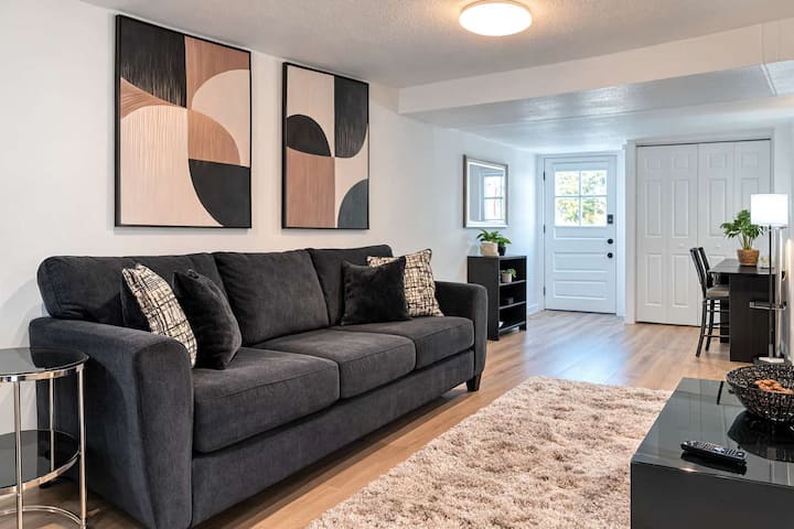 Rooted Retreat: Downtown Apartment Near Memorial P - Colorado Springs, CO