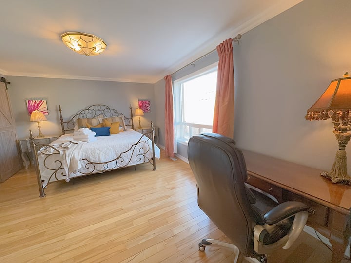 New Market Stylist Huge Master Bedroom #A - Bradford, ON, Canada