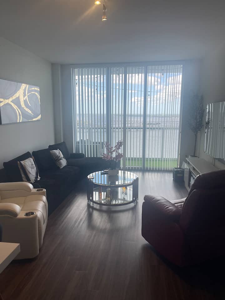 Lovely Place Just 10 Minutes Walk To The Downtown - Fort Myers