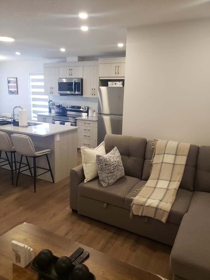 Brand New 2025 Home | 3br,2.5 Bath Fully Furnished - Airdrie