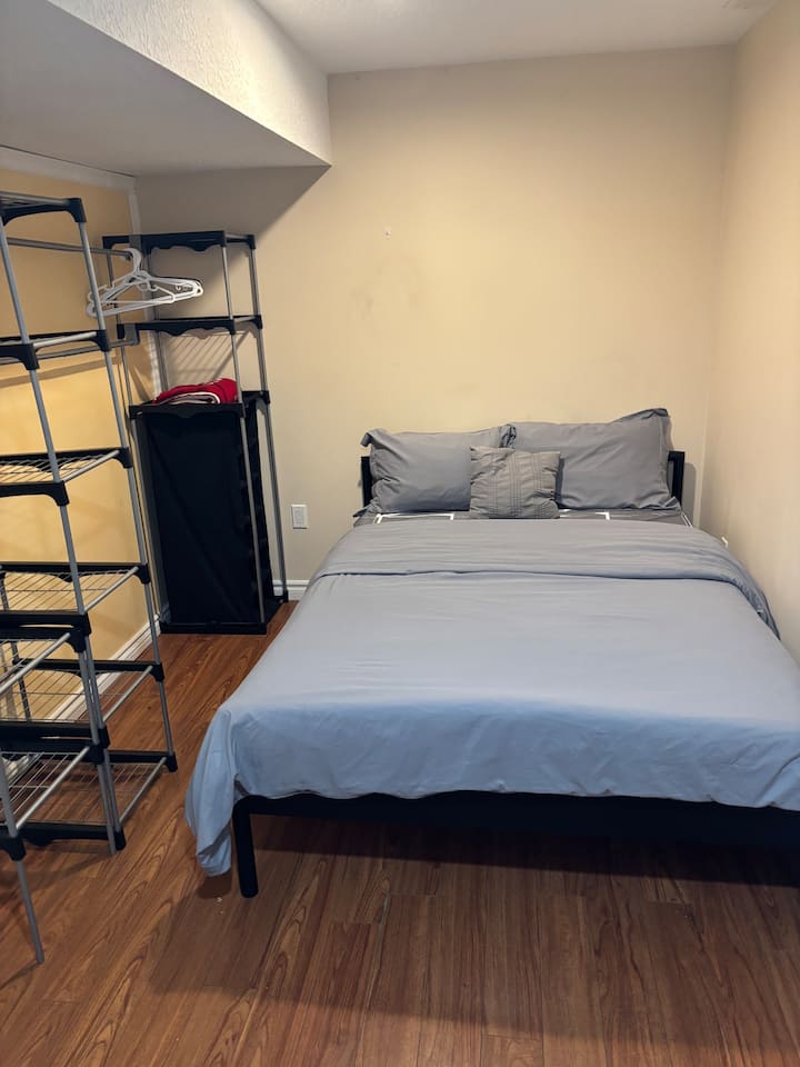Lovely Basement 1b1b - Kitchener