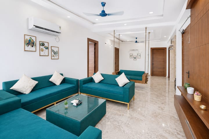 56. 3bhk Spacious Lux Apt, Sec 57, By Instay. - 