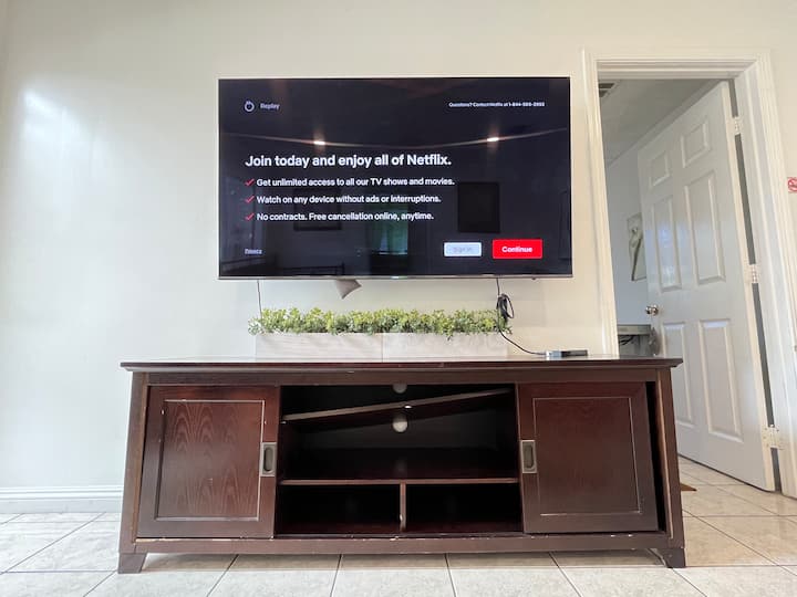 Spacious 3br Getaway W/ Kitchen & Parking - Rosemead, CA