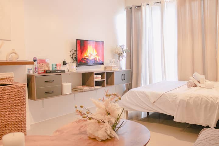 Aesthetic Studio Near Downtown & Tourist Spots - Iloilo City