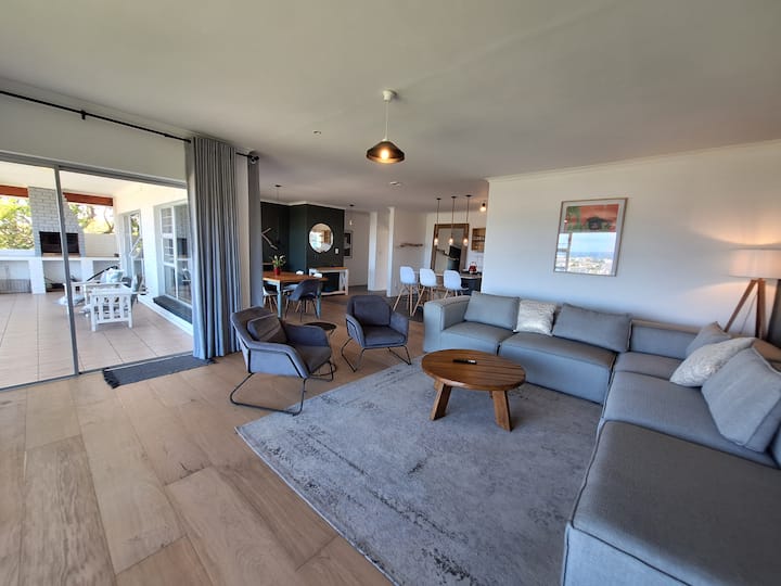 Modern Hilltop Retreat | Seaview's - Port Alfred