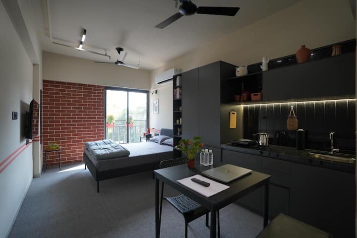 A Cozy Studio Apt In The Heart Of The City - 2.1 - Ahmedabad