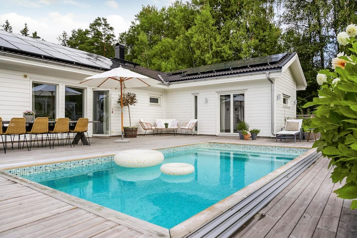 Villa Med Pool & Golfbil, Vidbynäs Golfklubb - Nykvarn