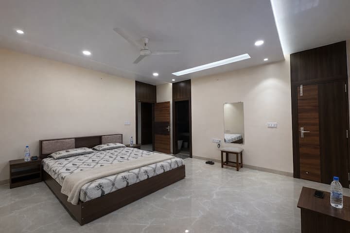 Vinayaka Aroha | Luxury Balcony Suite | 350 Sqft - Jabalpur
