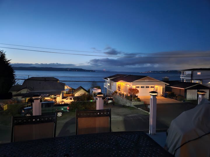 Beach House With City And Airport Access - Des Moines, WA