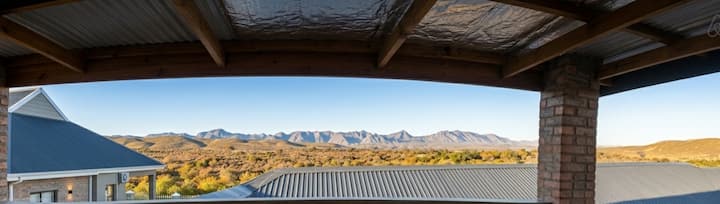 Trouvaille Is A Chic First-floor Apartment - Oudtshoorn