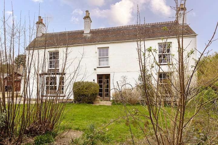 Boar House | 8 Bedroom House | Sleeps 15 | Parking - 欣克利