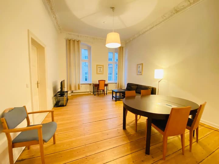 Spacious 2br Apartment In Mitte Near Alex - 1/3 - Berlin