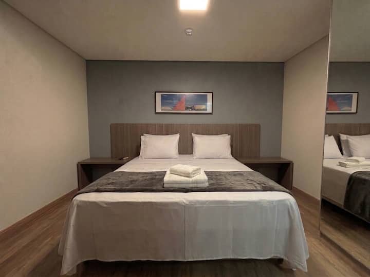 Apart Crystal Place | Ar, Cozinha, Garagem | Hugo - Goiânia