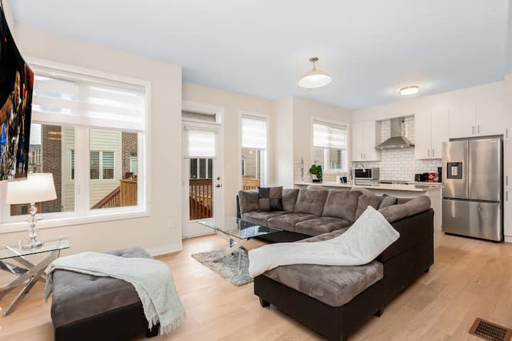 Modern Oakville Townhouse - Oakville