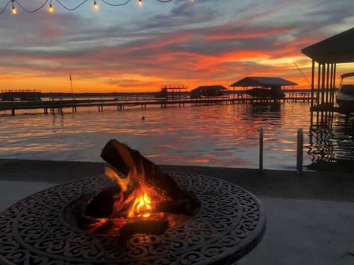 Lake Front | Top 1% | Kayaks | 900 Mbp | - Gun Barrel City