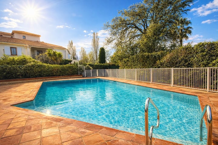 Appartement Cosy Avec Terrasse / Piscine - Carqueiranne