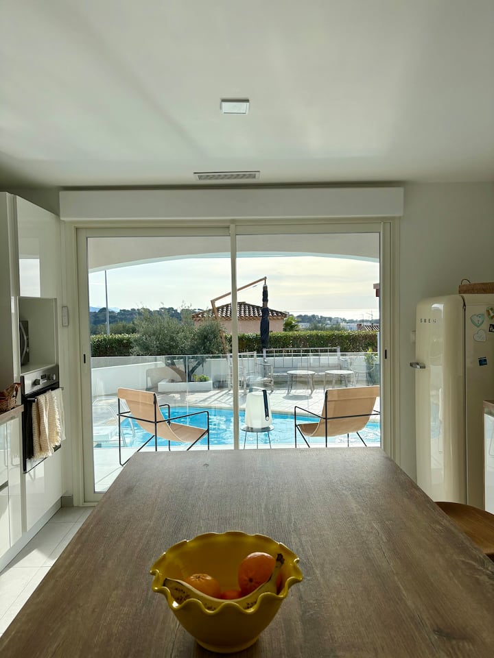[Exclusif] Villa Familiale En Bord De Mer - La Ciotat