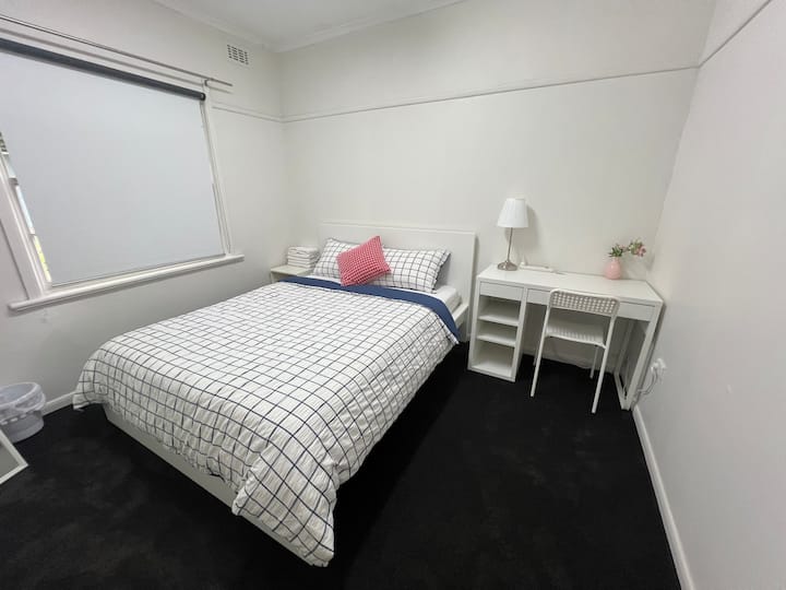Quiet & Cozy Room For 2 Near Trains｜free Parking - Dandenong