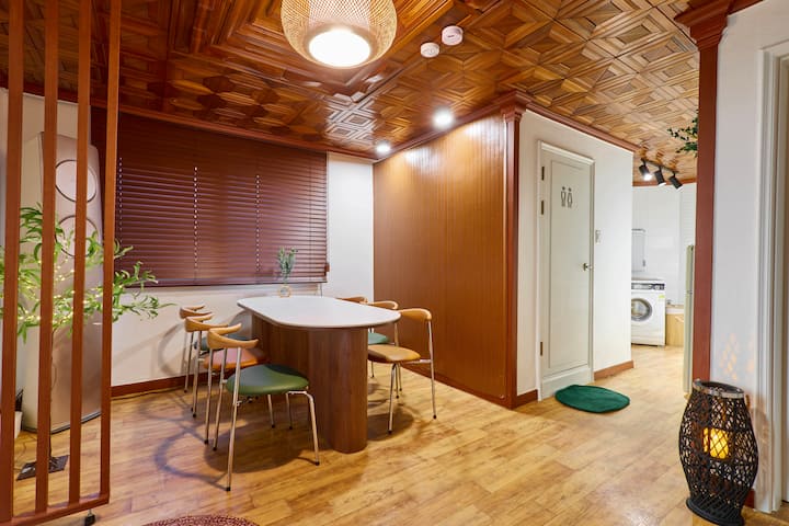 #오픈 특가 50% #이태원15분/경리단길3분/2room/3kingbed/최대6인/짐보관 - Seoul