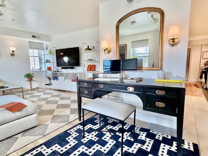 Chic Creekside Main St Retreat | Patio + Beacon - Beacon, NY