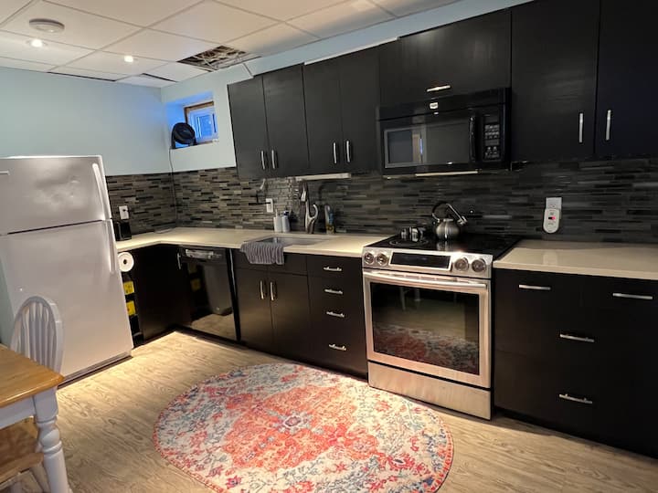 Basement Suite In Heritage Park - Winnipeg