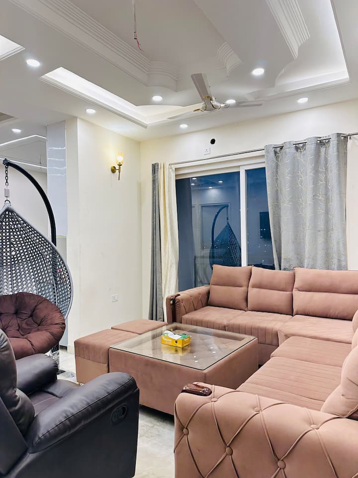 Luxury 3bhk Apartment | Near Expo Mart | 135 Noida - Noida