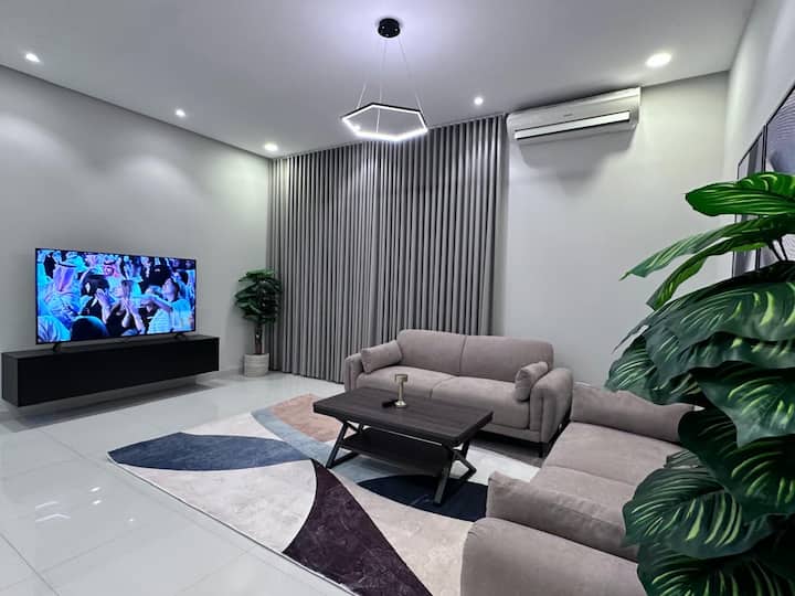 شقة فاخرة في حي الوادي غرفتين وصالة - Riyadh